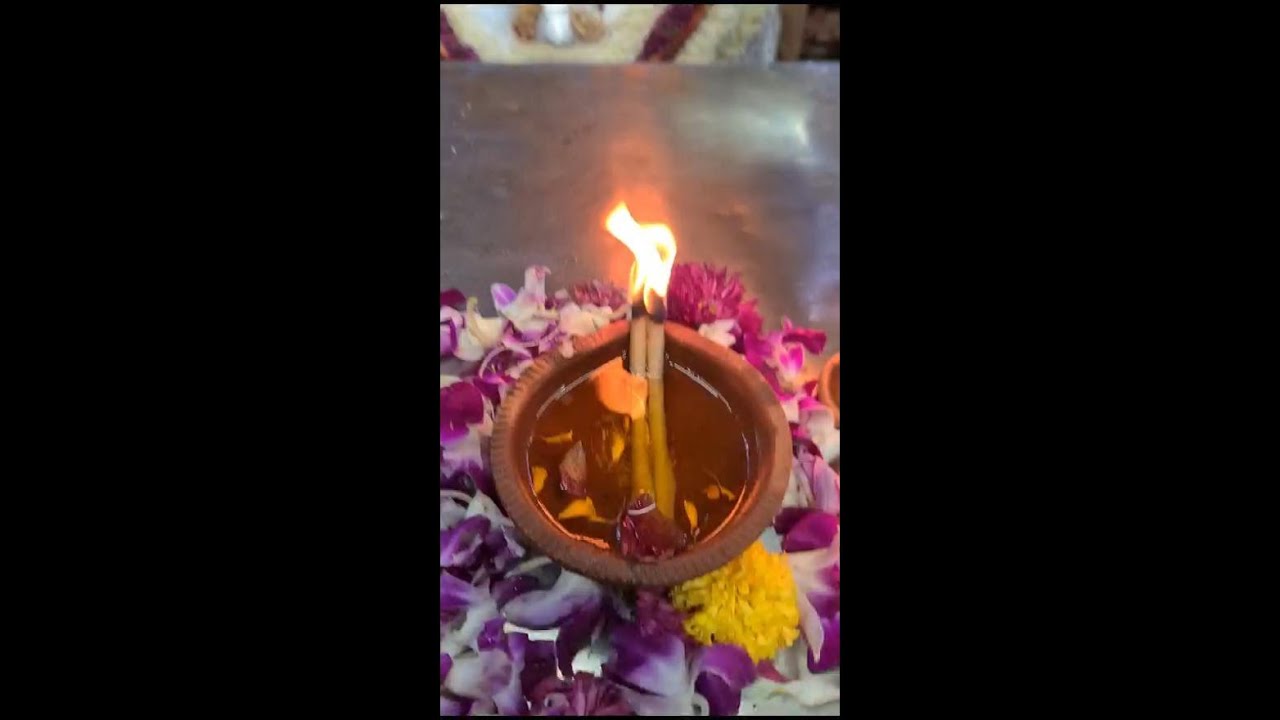 DARSHAN KAR LO - AARTI at Famous KALKA DEVI MANDIR, New Delhi #aarti # ...