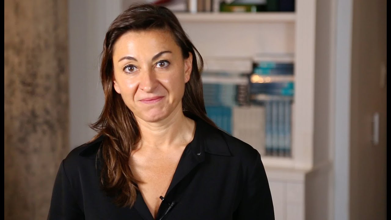 This photojournalist is risking her life to make an impact - YouTube