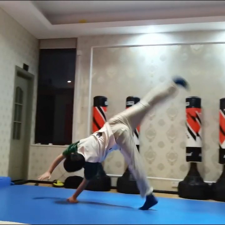 backflip training performance practice | tumbling skills to try| backflips 功夫小子的空翻又进步了 #backflip ...