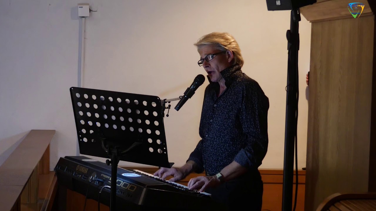 Charli Wolf singt sein "Gloria" - YouTube