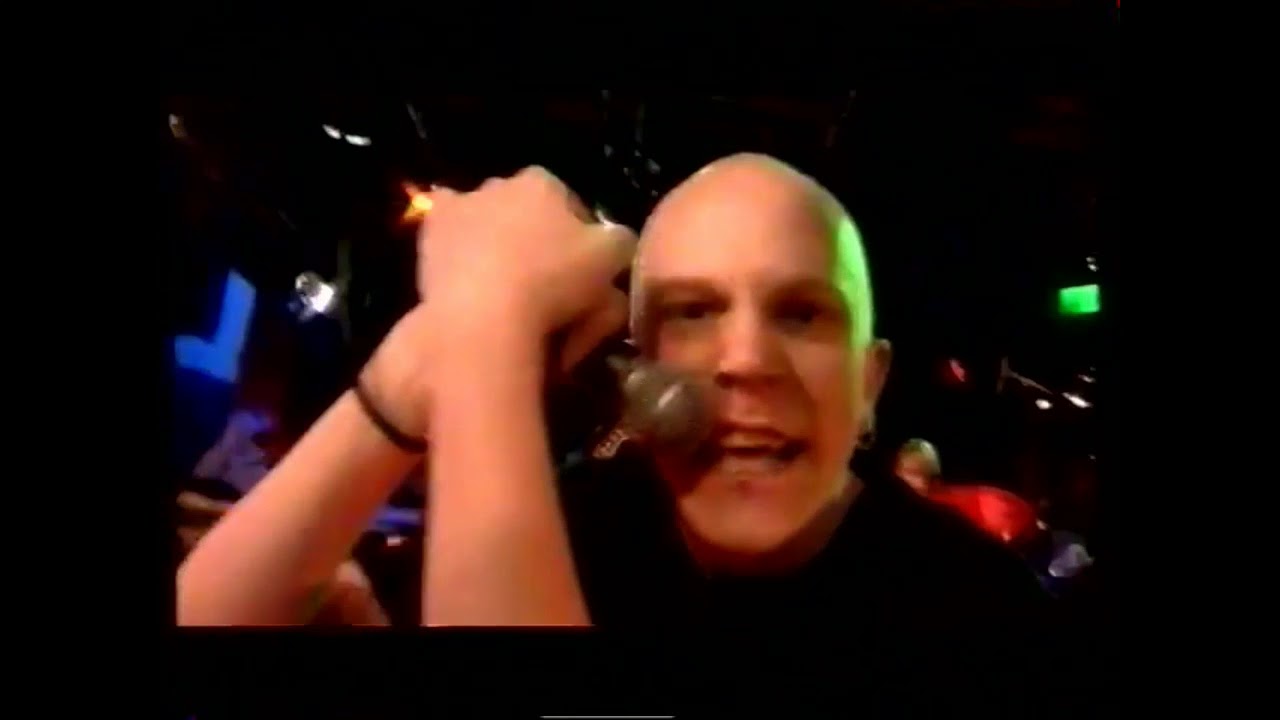 Toni Wirtanen (Apulanta): Heinillä härkien kaukalon (live @ Jyrki ...