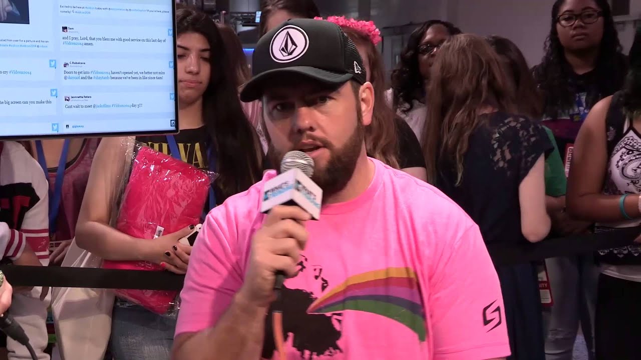 Shay Carl talks MAKER vs BIG FRAME | #VIDCON 2014 - YouTube