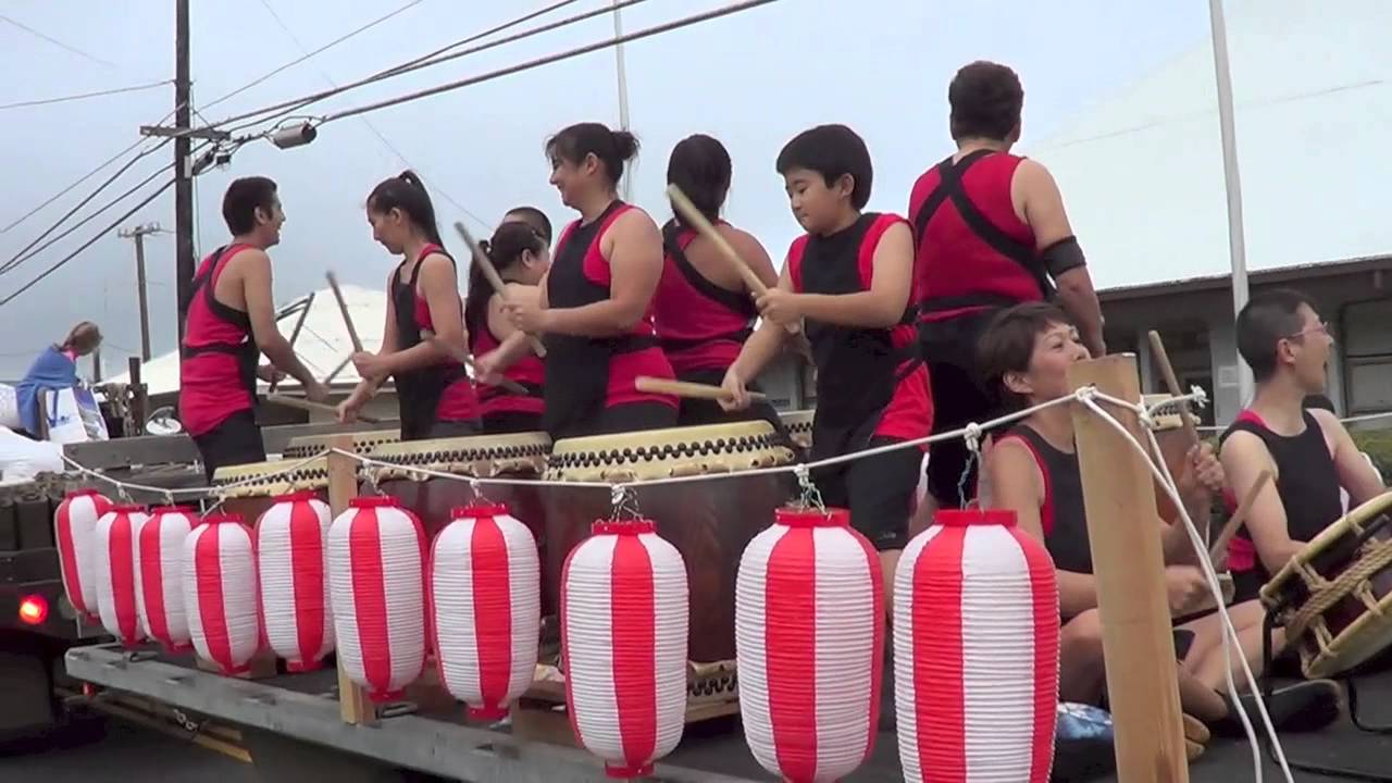 Float Shenanigans @ the Honokaa Peace Festival Parade - YouTube