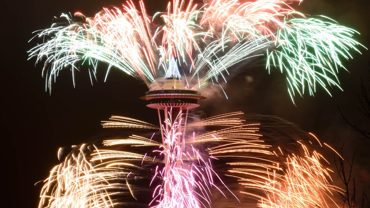 New Years fireworks at the Space Needle - YouTube