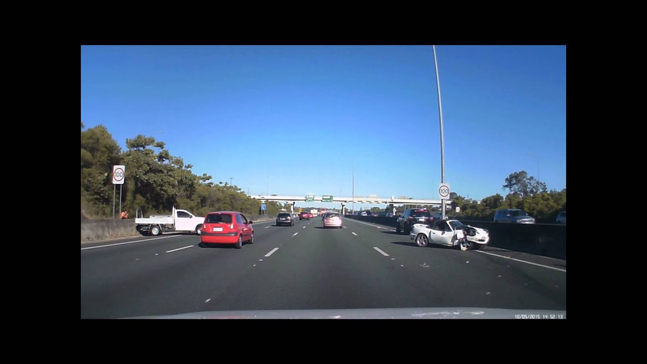 accident on Pacific Motorway M1 Brisbane, Logan - YouTube