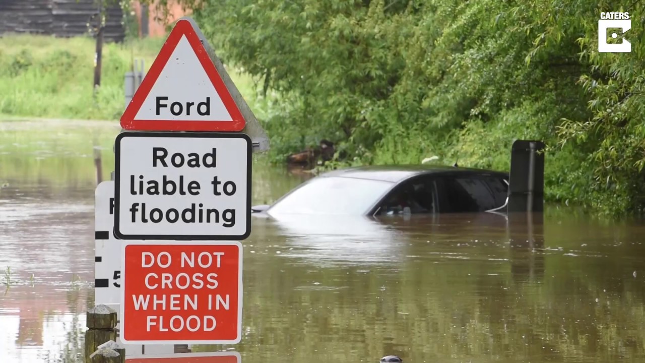 Car Left Floating In Flood Water - YouTube
