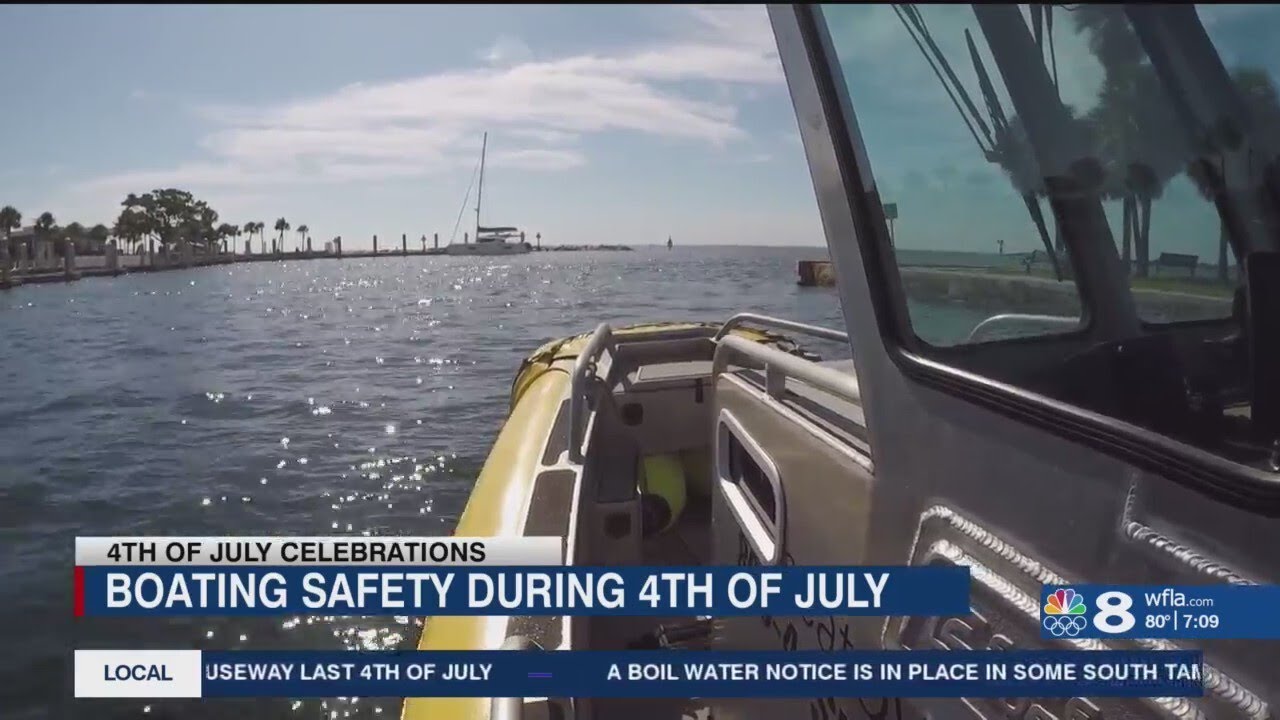 Boat captain navigates common busy boating weekend problems - YouTube