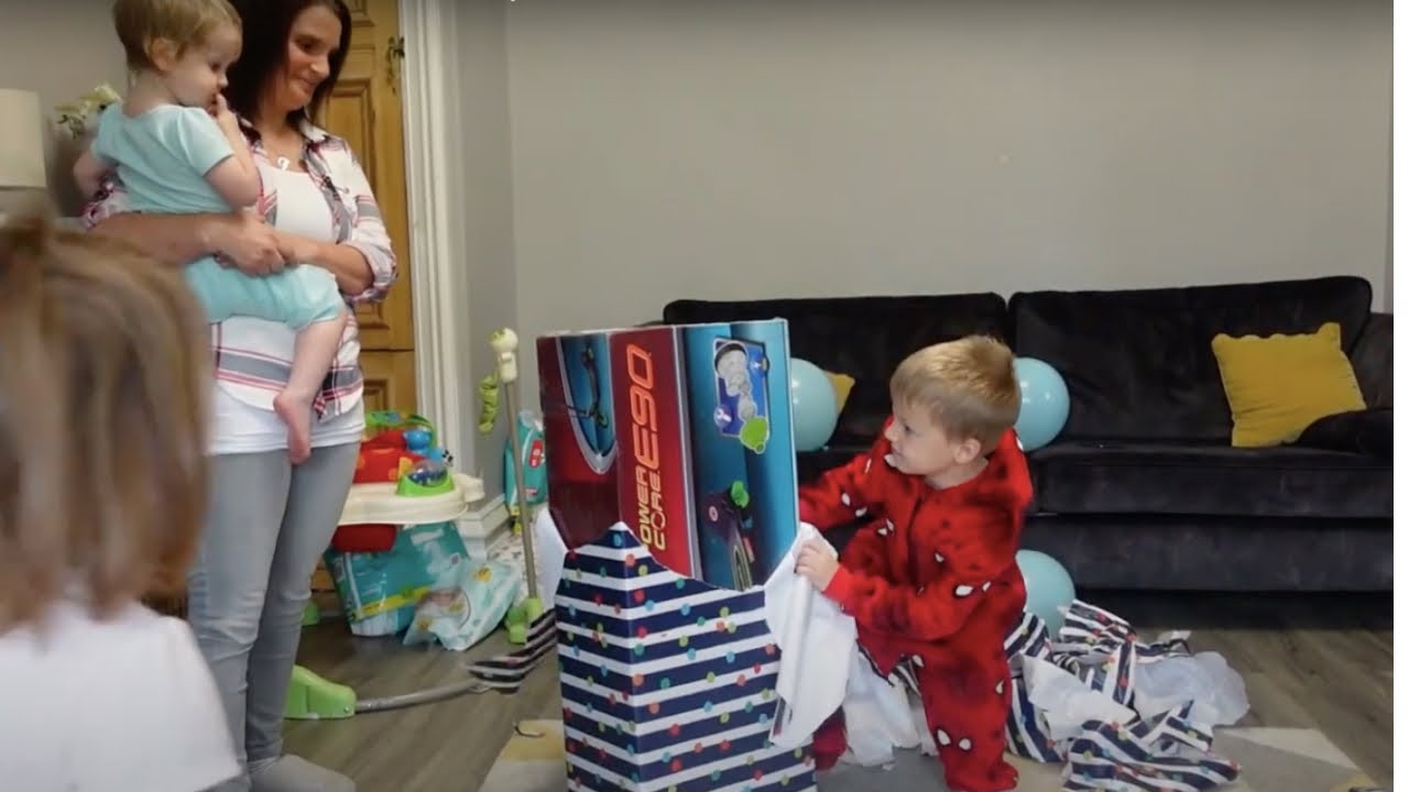 CASPERS 8th BIRTHDAY| The Radford Family - YouTube