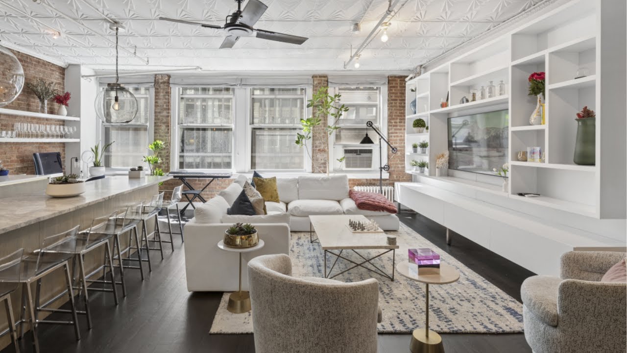 INSIDE a Luxury Chelsea Loft w Soaring Ceilings, and Chic City Vibes ...