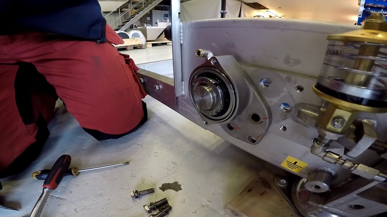 how to replacing bearing on scraper main shaft on the #MudCube - YouTube