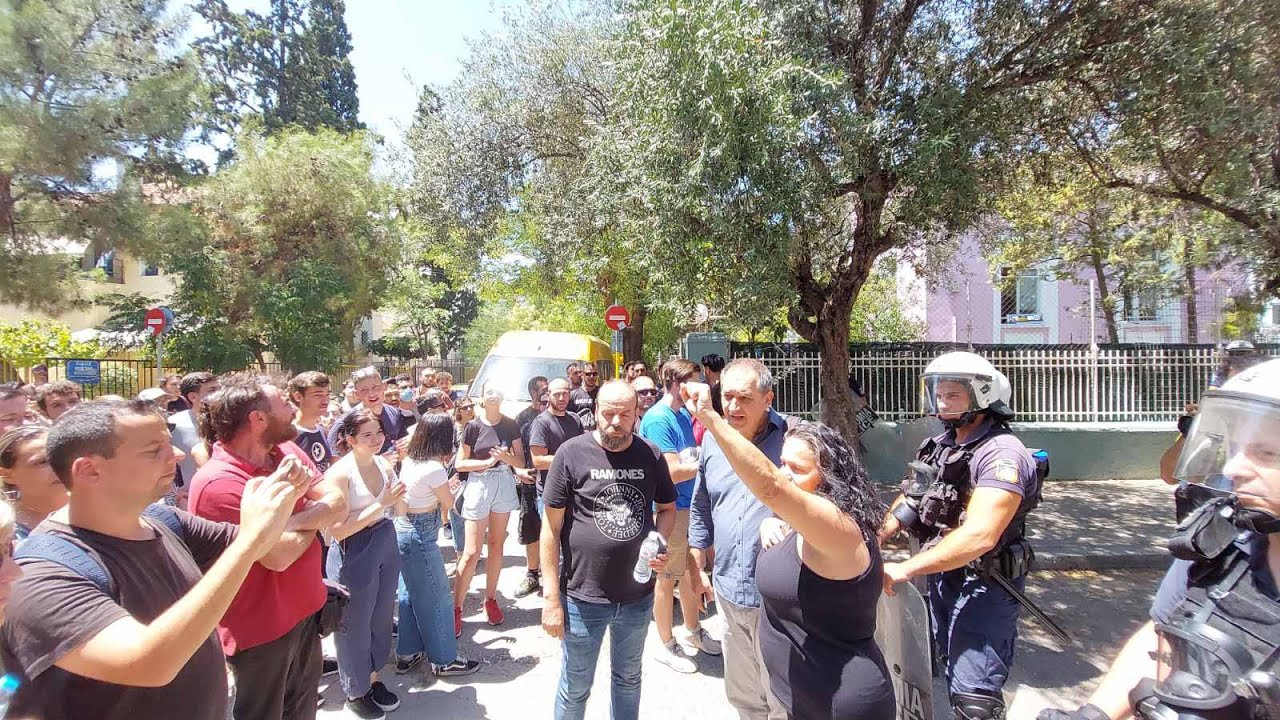 Αποτράπηκε η έξωση μονογονεϊκής οικογένειας στα Πατήσια - YouTube