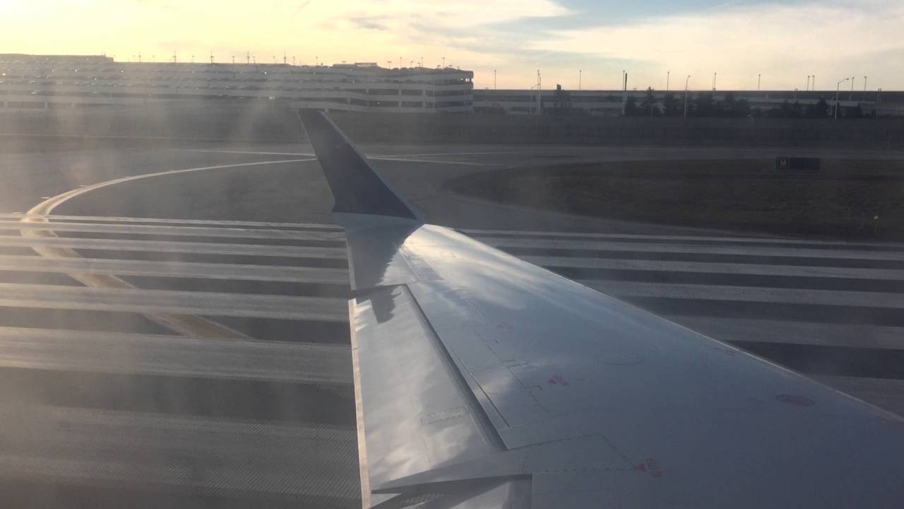 CRJ-700 Wing View Takeoff from Detroit - YouTube