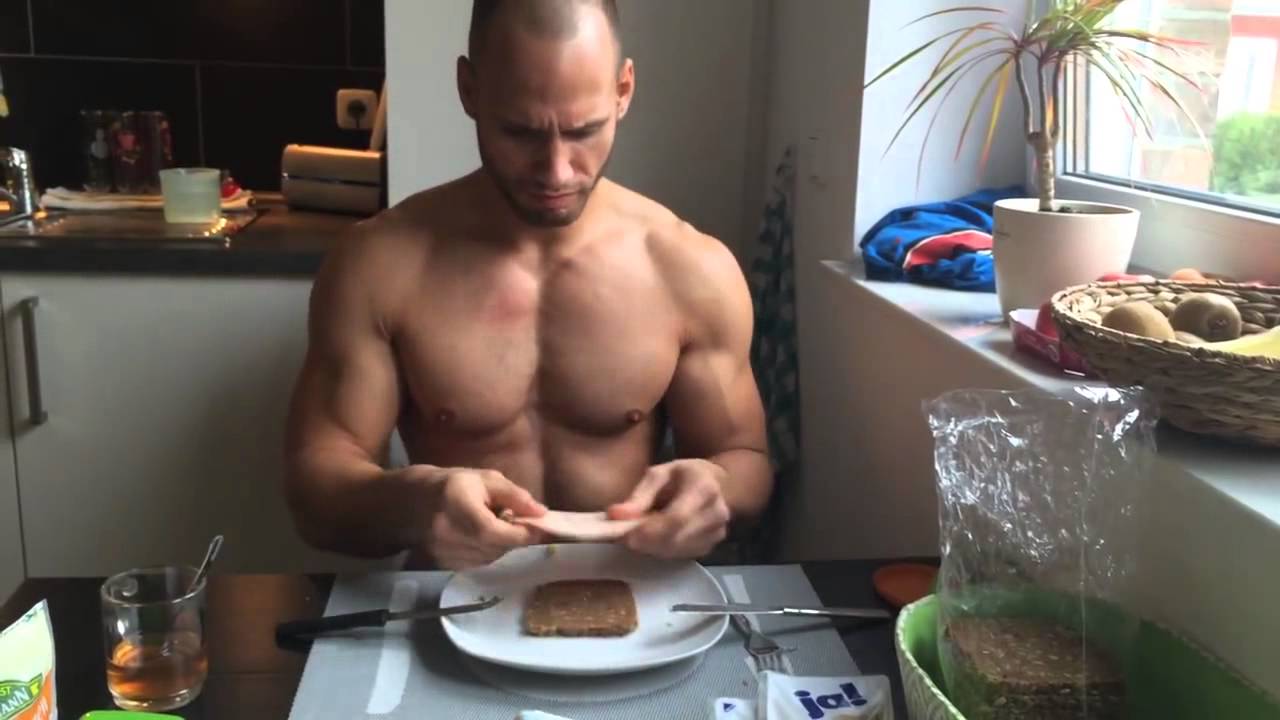 Bodybuilder vs Girlfriend - YouTube