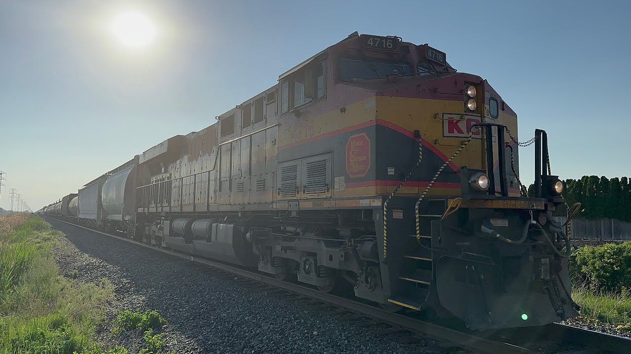 (Rare K3LP horn) CPKC 230 at Belle River with a duo of KCS GEVOS! - YouTube