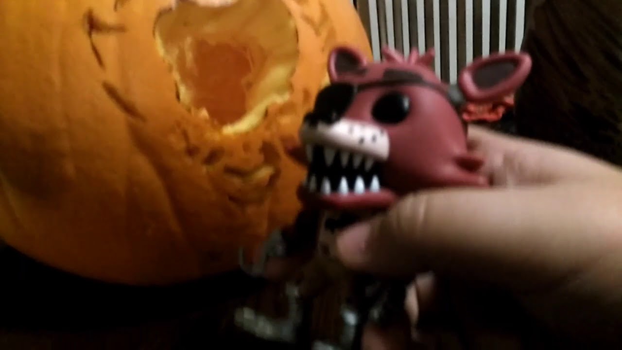 Foxy funko pop + pennywise pumpkin - YouTube