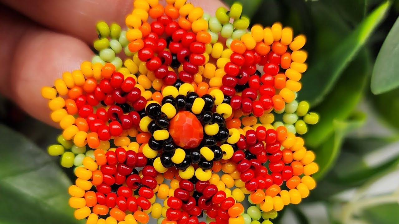 Flor doble petalos hecho con mostacillas. Aquí el paso a paso. 🌼 - YouTube