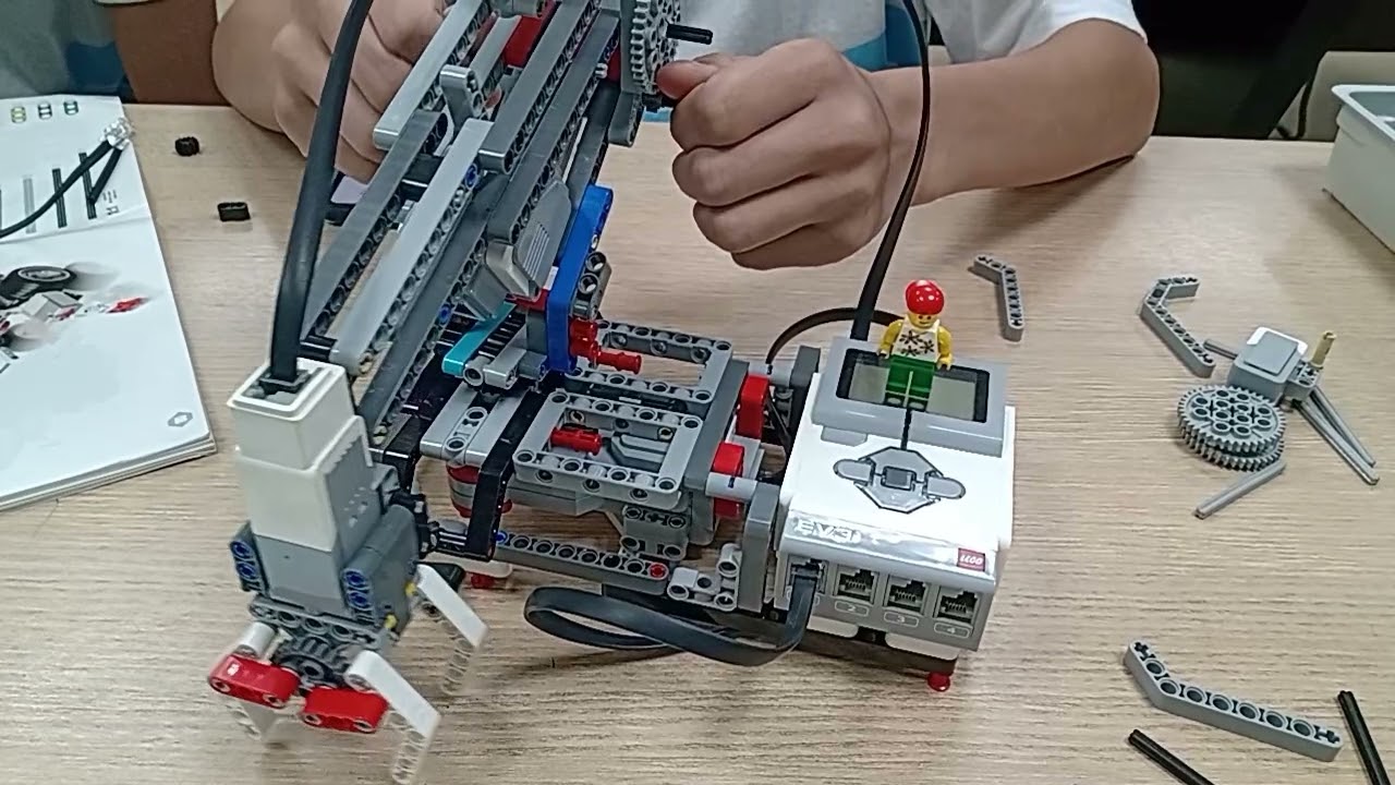 Garra robótica lego ev3 - YouTube