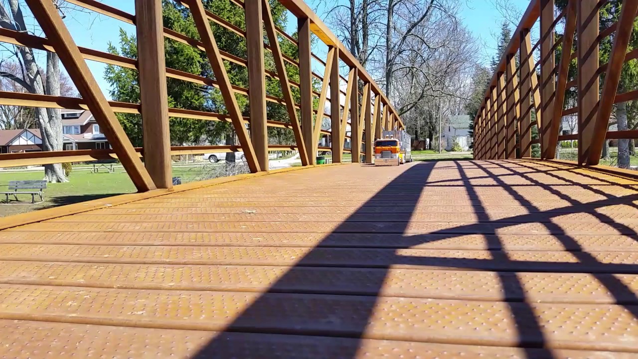 SledgeHammer and Zeus running the old bridge - YouTube