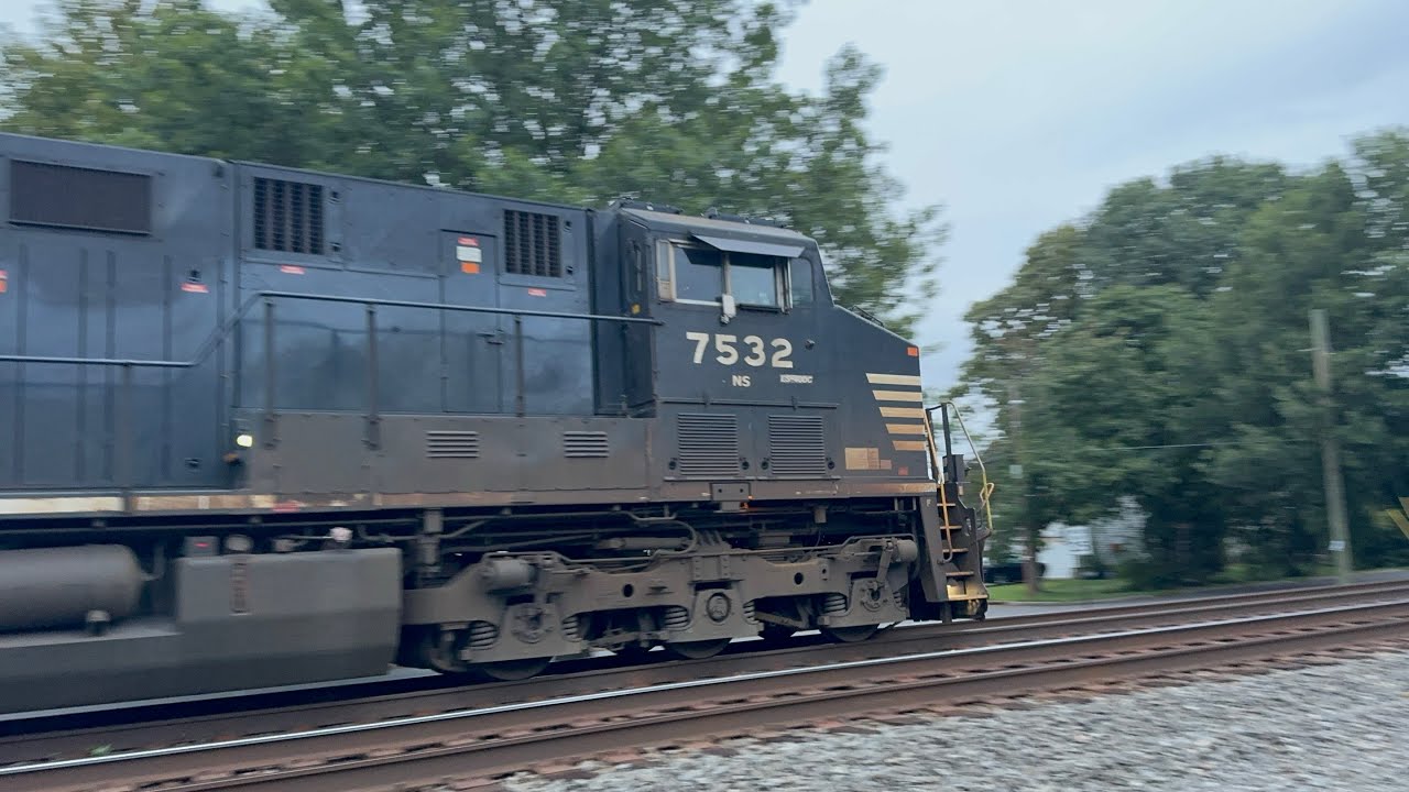 NS 7532 ES44DC leads NS 10K through Manville NJ with friendly Crew 8/29/2024 - YouTube