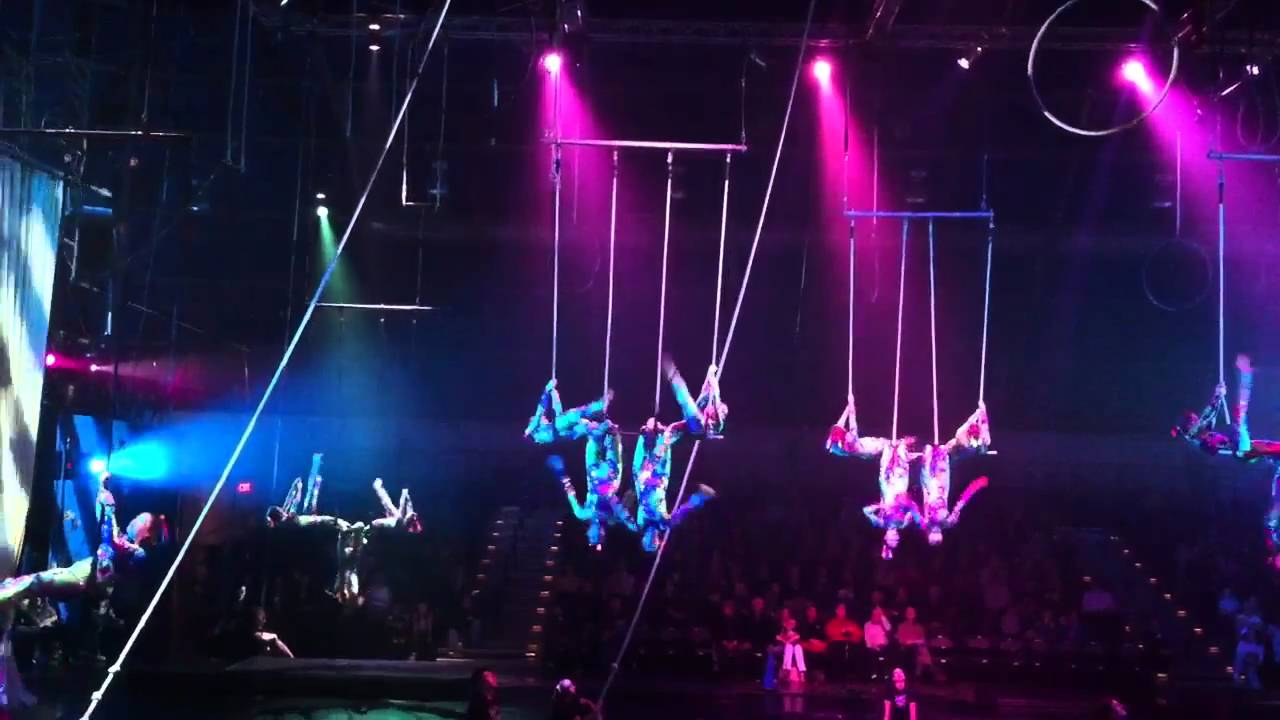 Triple Trapeze Circus Juventas - YouTube
