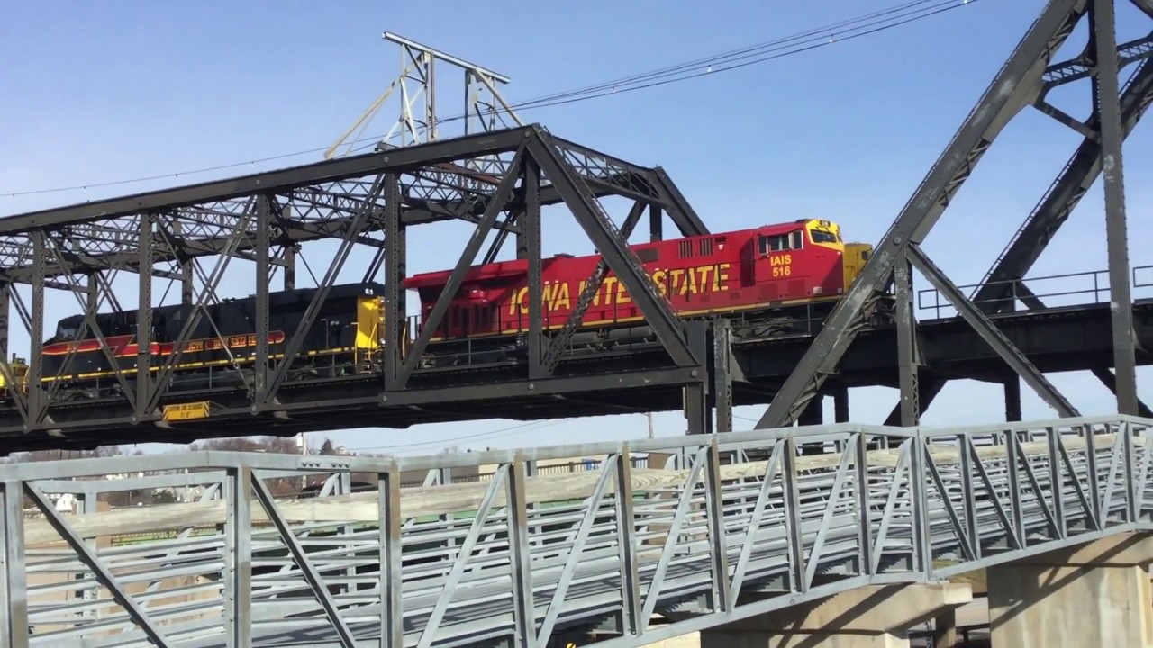 IAIS 516 30th Anniversary ES44AC leads the Iowa Interstate CBBI ...