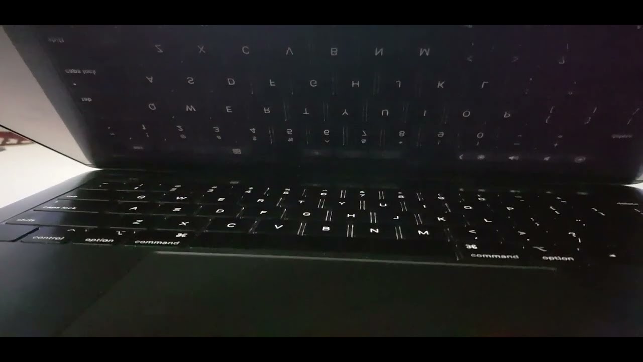 MacBook Pro 13" 2019 - Flexgate on display cable! - YouTube