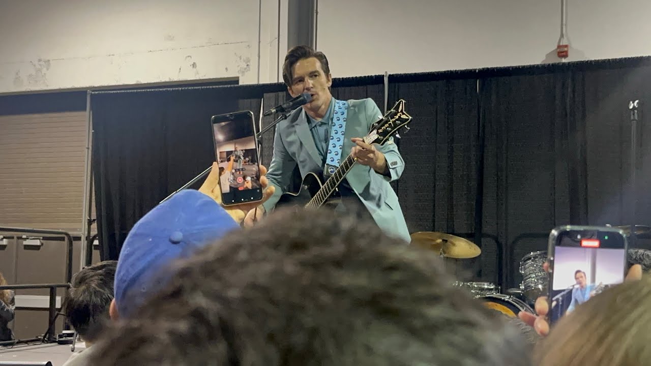 Drake Bell performs Found a Way at Nostalgia Con Anaheim - YouTube