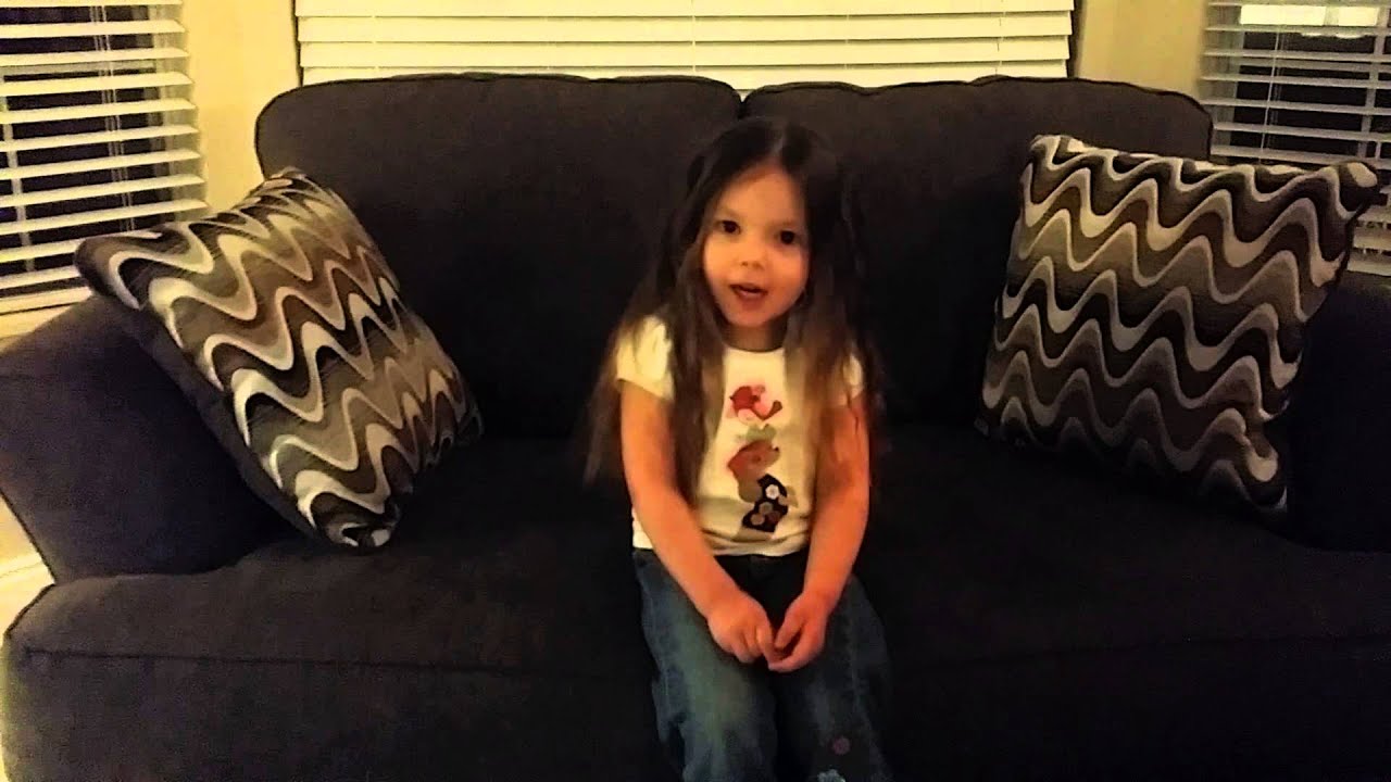 Elizabeth singing pink flamingo song - YouTube