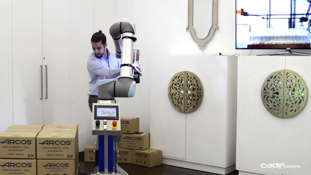 Demo de robótica colaborativa de CADE Cobots en ITECAM B2B - YouTube
