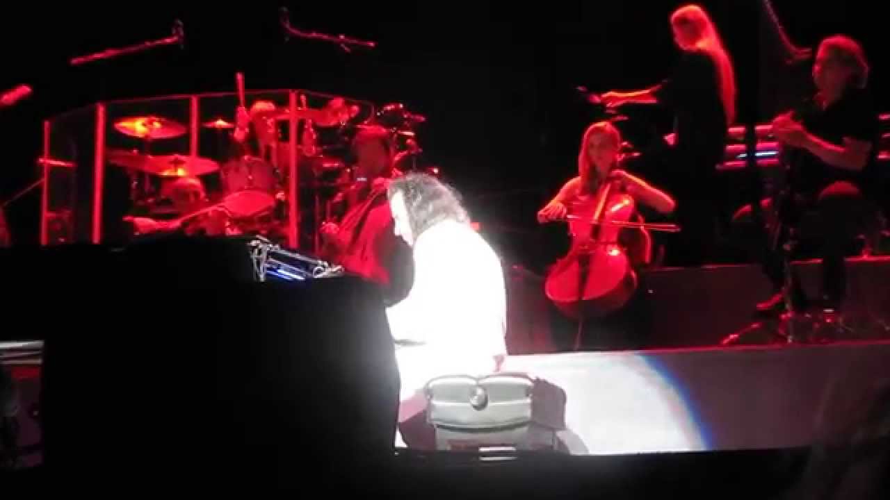 Yanni in Concert with Mary Simpson on Violin~Felitsa - YouTube