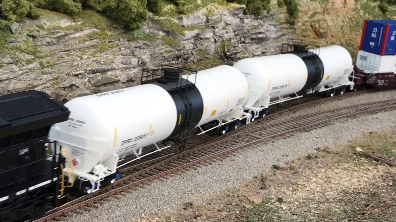 Scale Trains ET44AC at Prince William County Model Railroad Club - YouTube