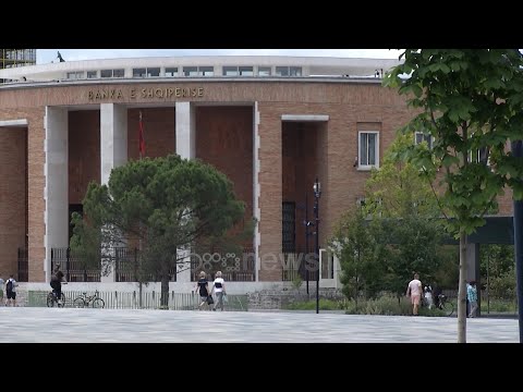 LEKU HUMBET TERREN/Çfarë po ndodh sot me monedhat e huaja?Ja me sa po blihen e shiten dollari e euro