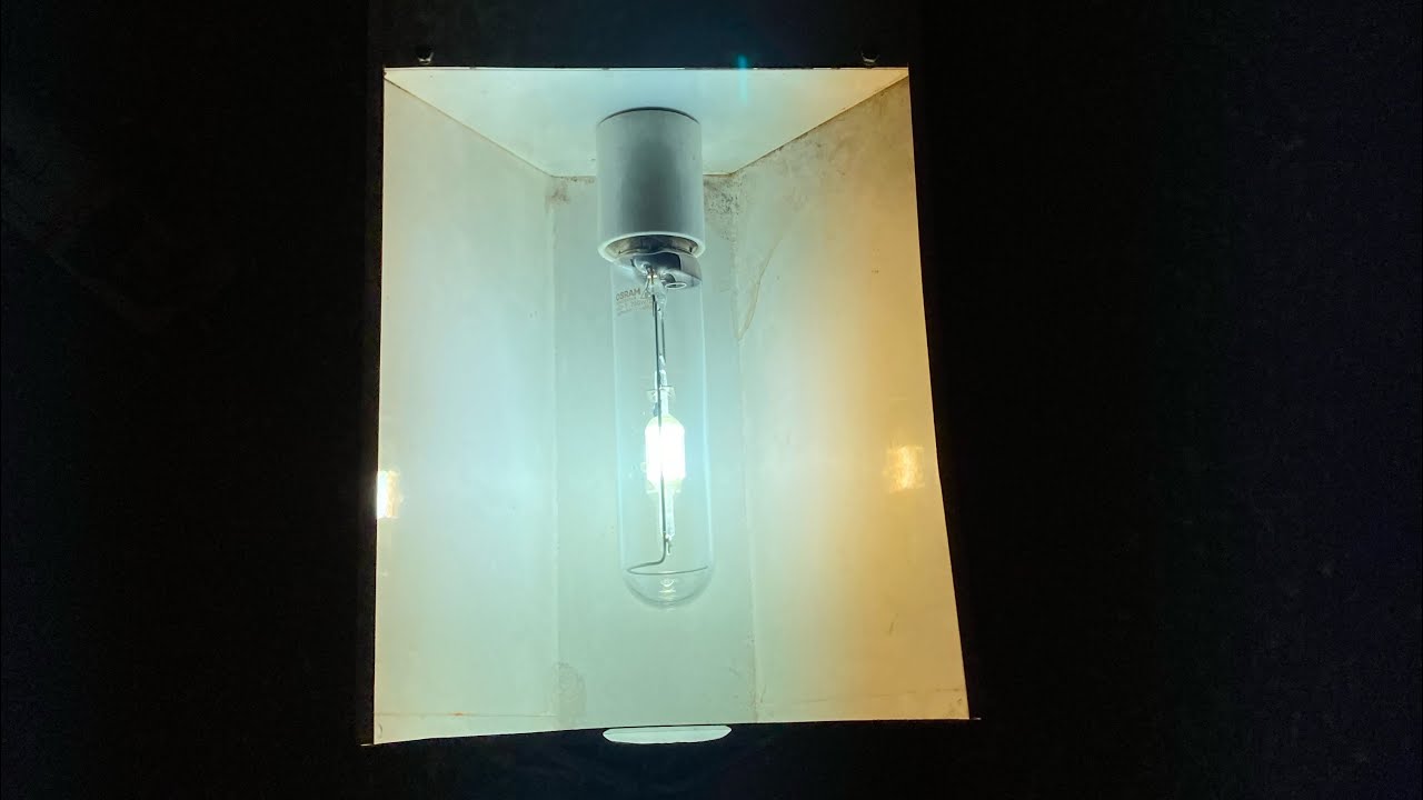 Osram HQI-T 250W/D pulse start metal halide lamp running on 250W S50 ...