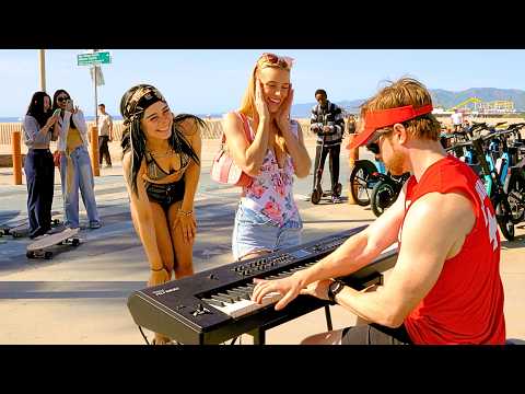 Lifeguard STUNS More Beach Babes With UNREAL Piano Skills 🤯😍