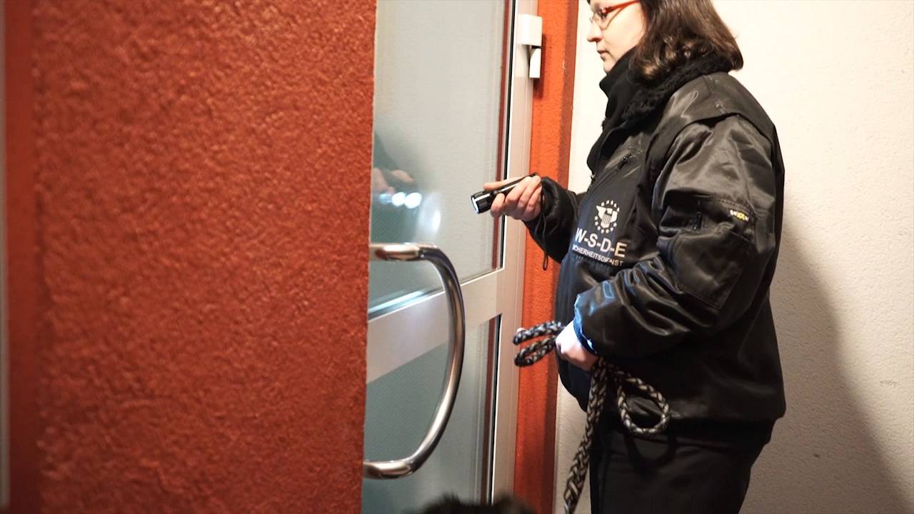 Nachtschicht mit dem Wach- und Sicherheitsdienst - YouTube