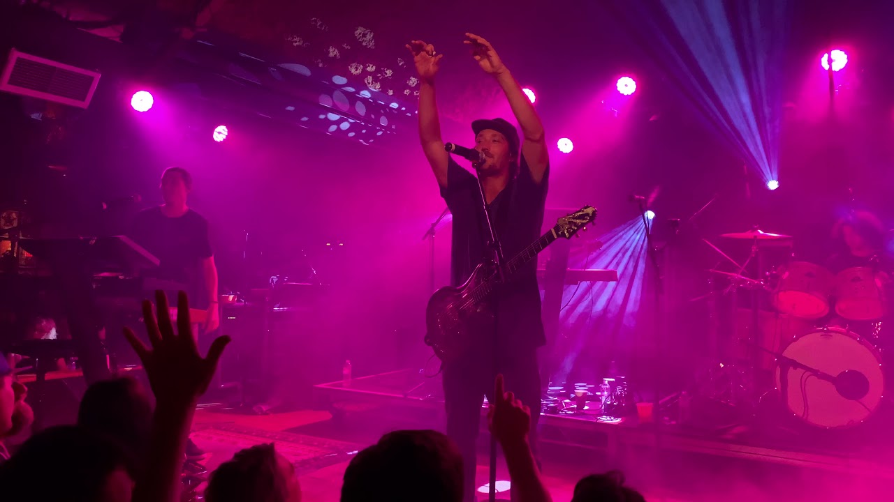 STICK FIGURE EASY RUNAWAY @ THE BELLY UP - YouTube