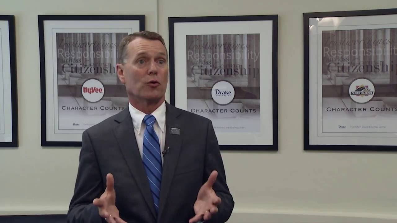 Jim and Patty Cownie - Robert D. Ray Pillar of Character Award - YouTube