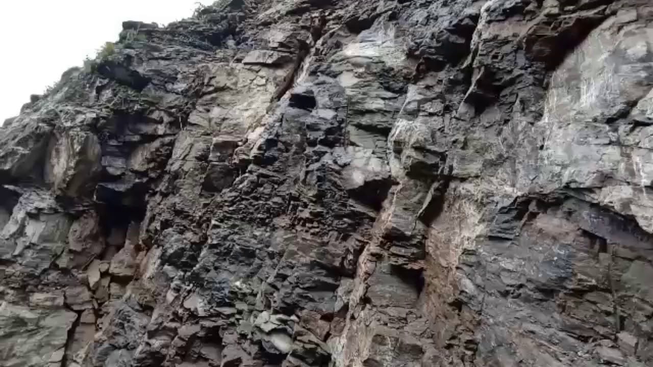 कालीकोटको Malkot जाने भिषण भिरपाखा डोजरले संपन्न - YouTube