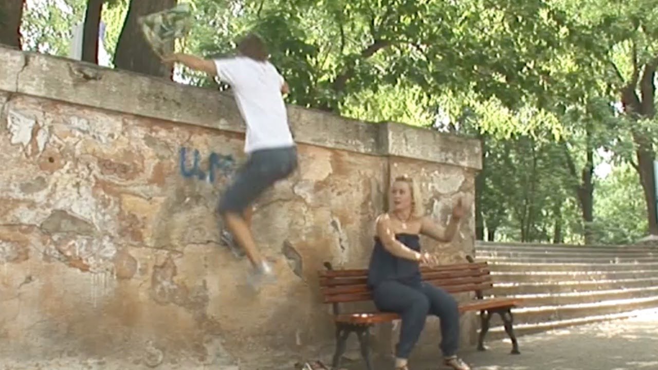 Freerunner έκλεψε τσάντα! Πλακα κανεις Φάρσα Γέλιο μέχρι δακρύων ...