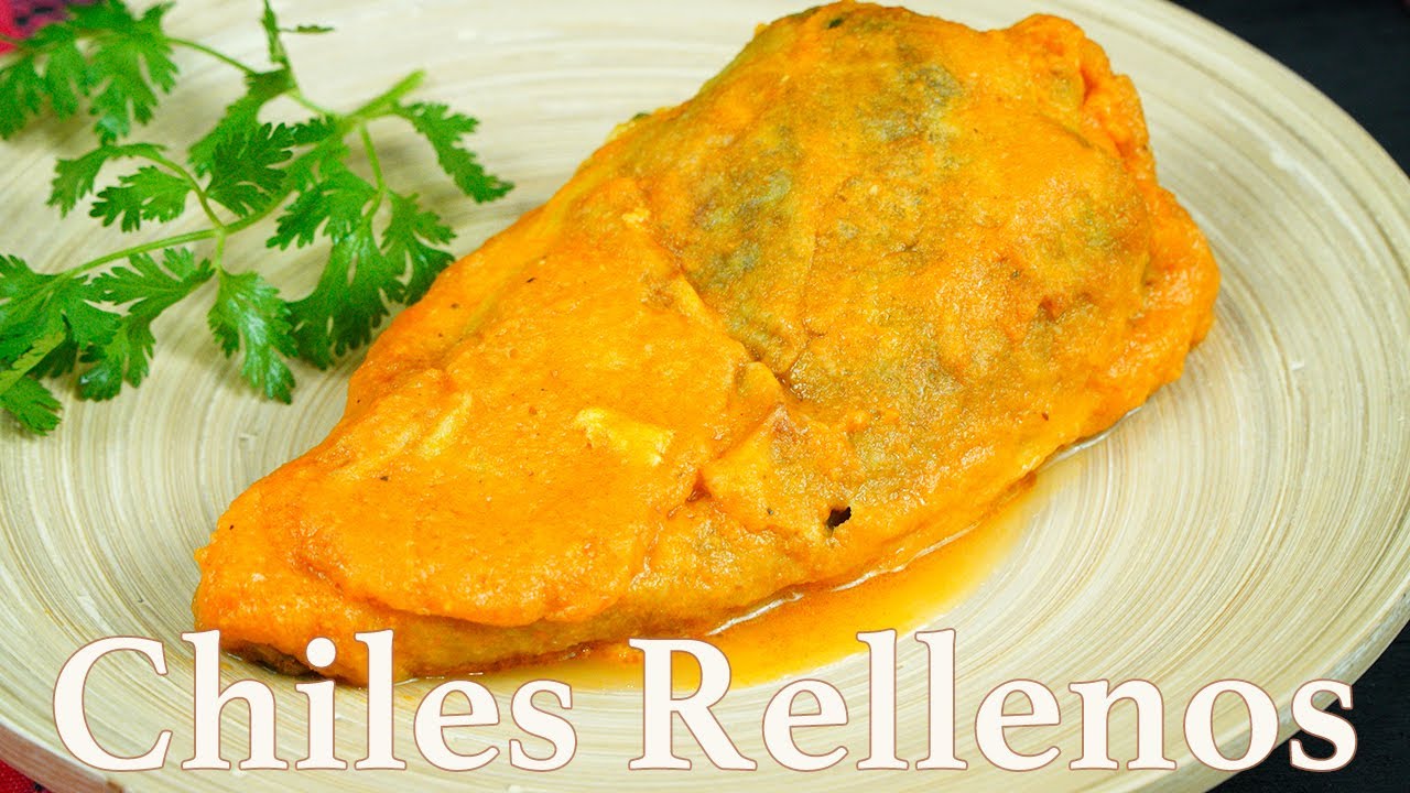 CHILES RELLENOS de queso OAXACA capeados y envueltos en una salsa de ...