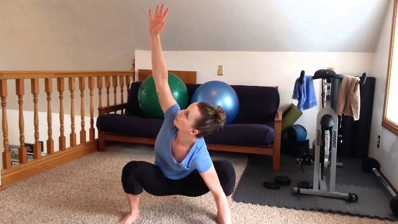 Deep Squat with Alternating Overhead Reach - YouTube