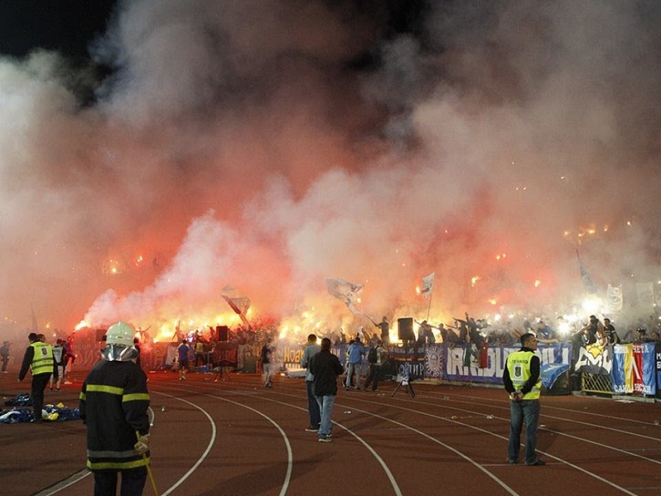 Levski Sofia - SS Lazio - Pyro celebration - YouTube