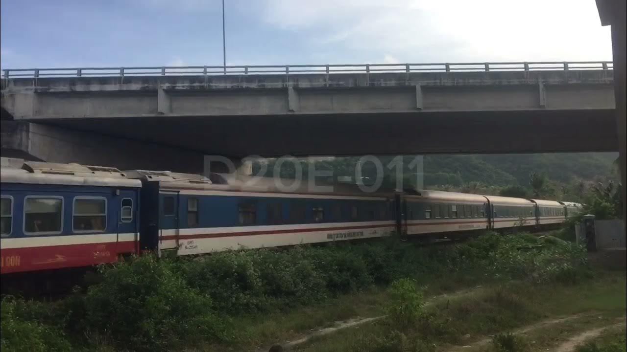 5 chuyến tàu chạy trong dịp Tết tại Km1321+016 ngày 24/1/2025 - YouTube