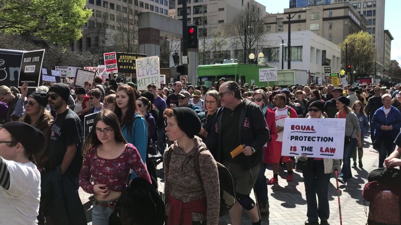 Demonstrators at the March on Seattle 2.0 begin marching down Pine ...