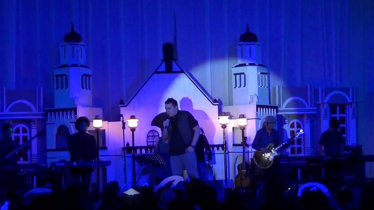 Tulus - Live Konser Semarang - YouTube