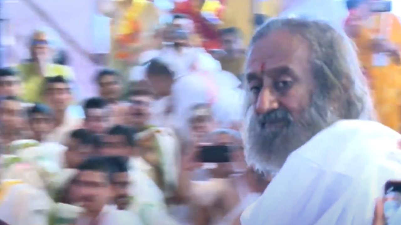 Blessings Time with Sri Sri Ravi Shankar Gurudev Today - YouTube