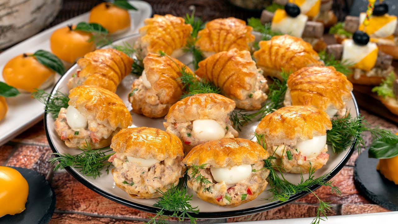 Quick and easy puff pastry snacks. Puff pastry shells with tuna paste ...