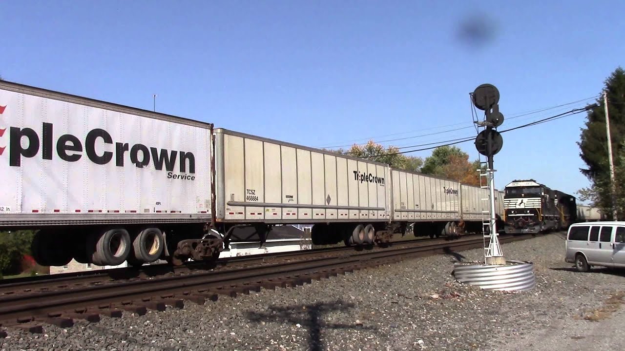Westbound NS Roadrailer at Enon Valley, PA - YouTube