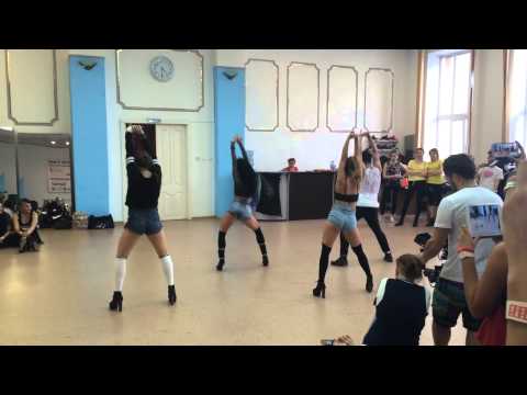 Fraules Beyoncé – 7 11 High Heels
