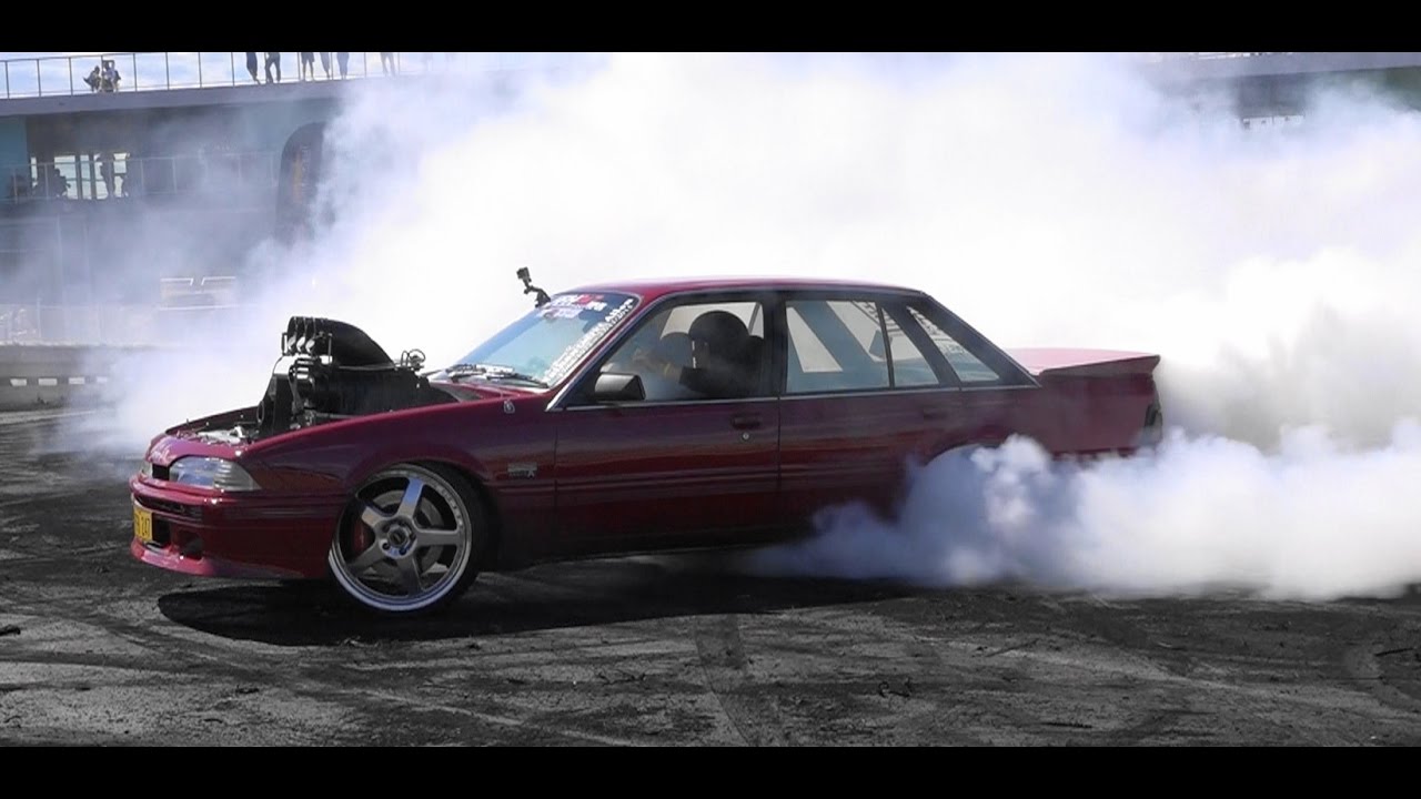 PFH247 BLOWN VL COMMODORE BURNOUTS AT BATHURST AUTOFEST 2017 - YouTube